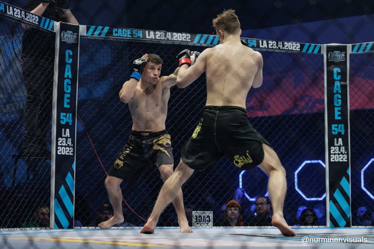 Kuvagalleria: CAGE 53 – Eemil Kurhela vs Migen Pepa – Ikuinen Peruskurssi